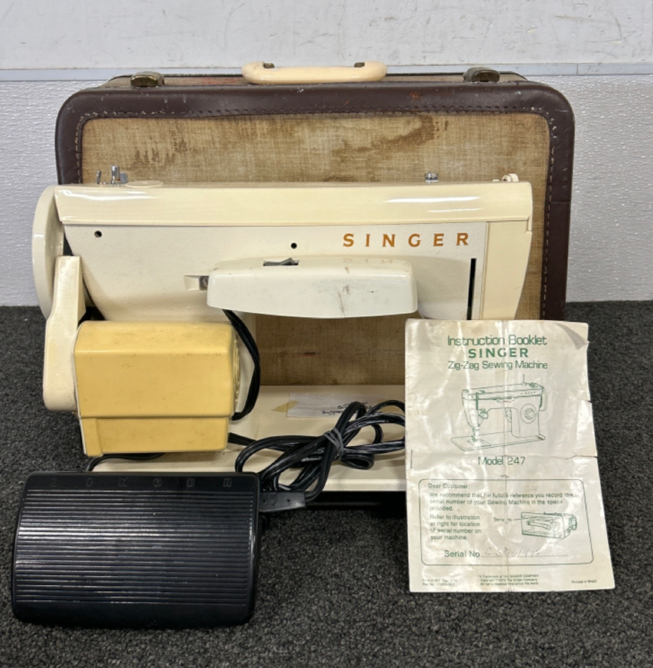 VINTAGE SINGER ZIG-ZAG SEWING MACHINE MODEL 247- POWERS ON