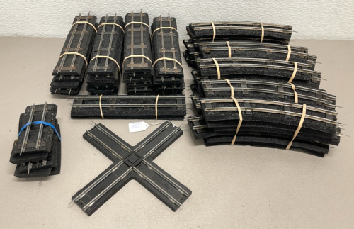 American Flyer Track (31) Curves, (26) Straight, (5) Short Straight, (1 ...