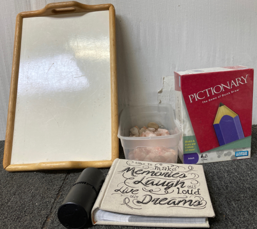 (1)Pictionary The Game of Quick Draw (Orginal Packaging) (1) art stand ...