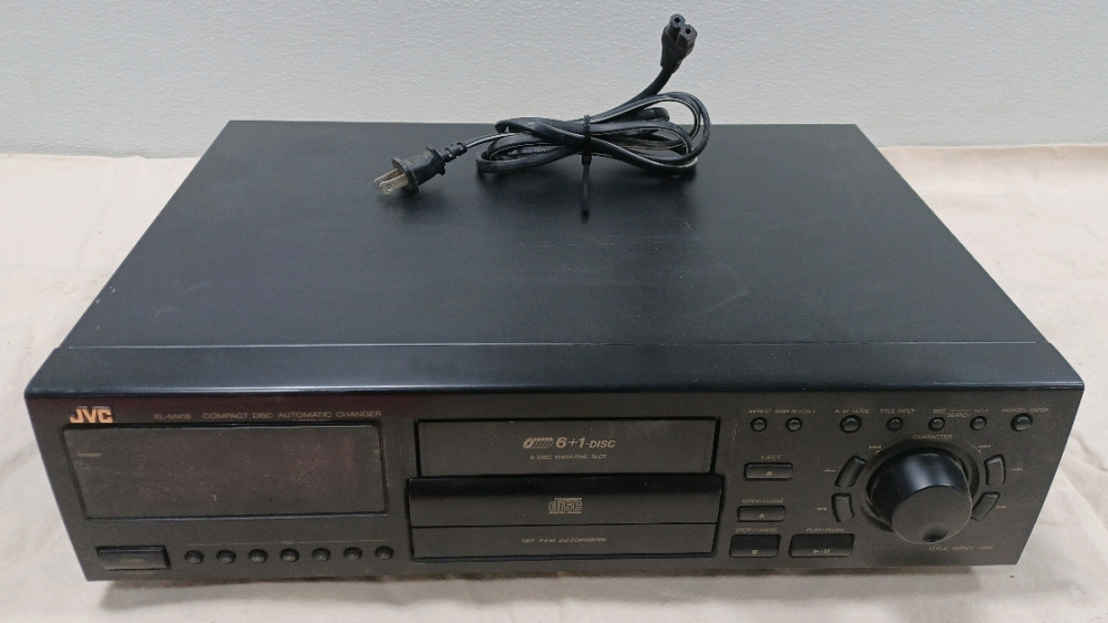 JVC 6 1 CD Player