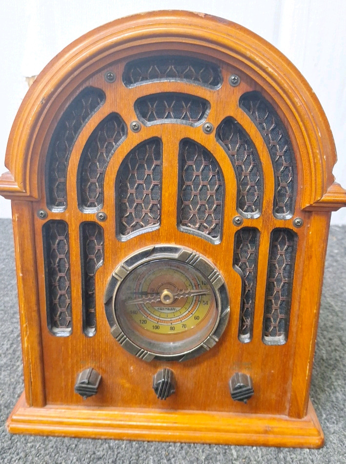 Vintage Thomas collectors edition modern radio ...BB6