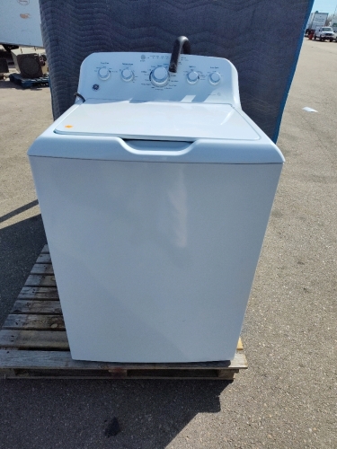 GE Deep Fill Washing Machine powers on