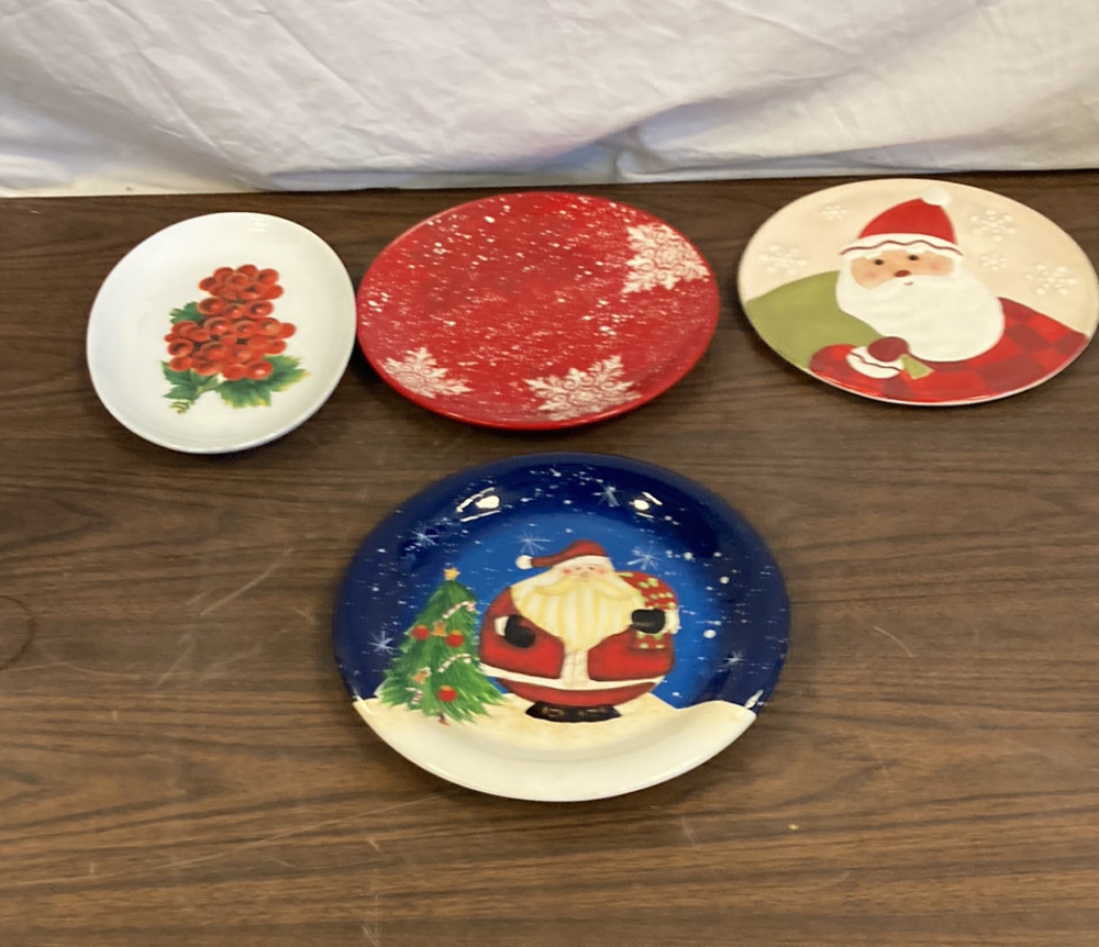 Christmas theme plates EB