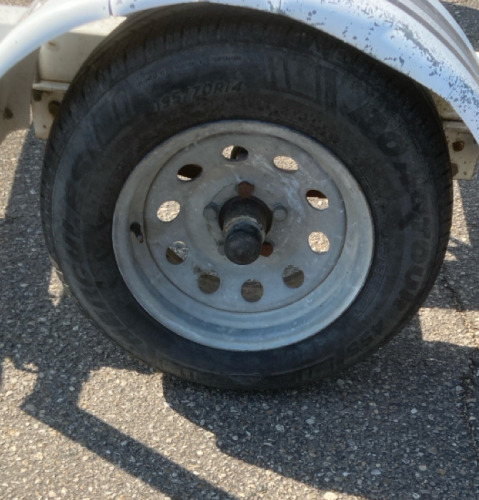 17’ EZ Loader Single Axle Boat Trailer With Winch