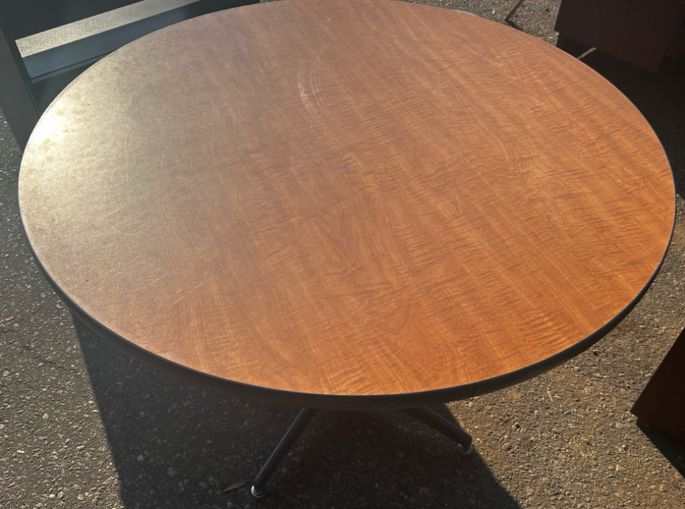 Brown Circle Table With (2) Chairs