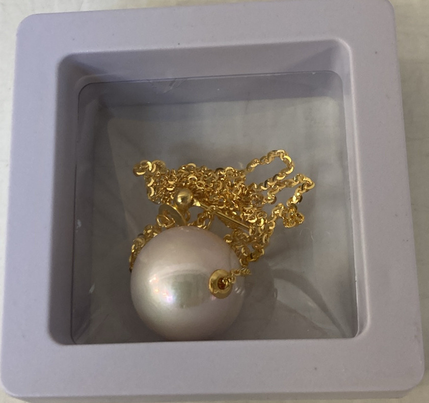 BEAUTIFUL PEARL NECKLACE.