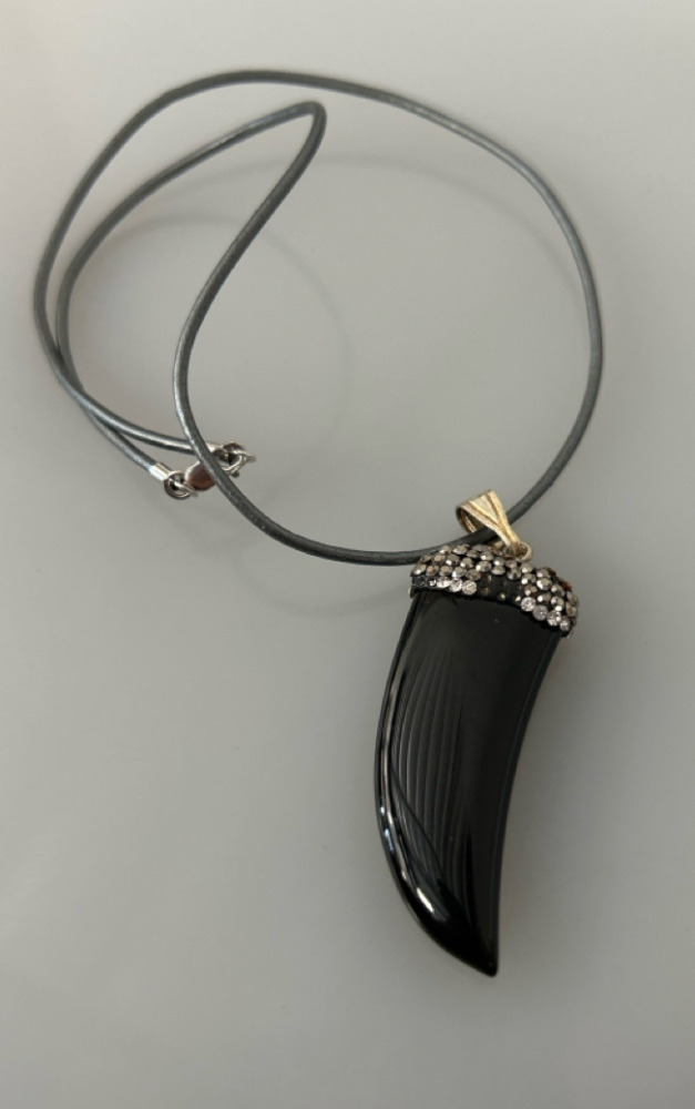 Black Tooth-Shaped Necklace