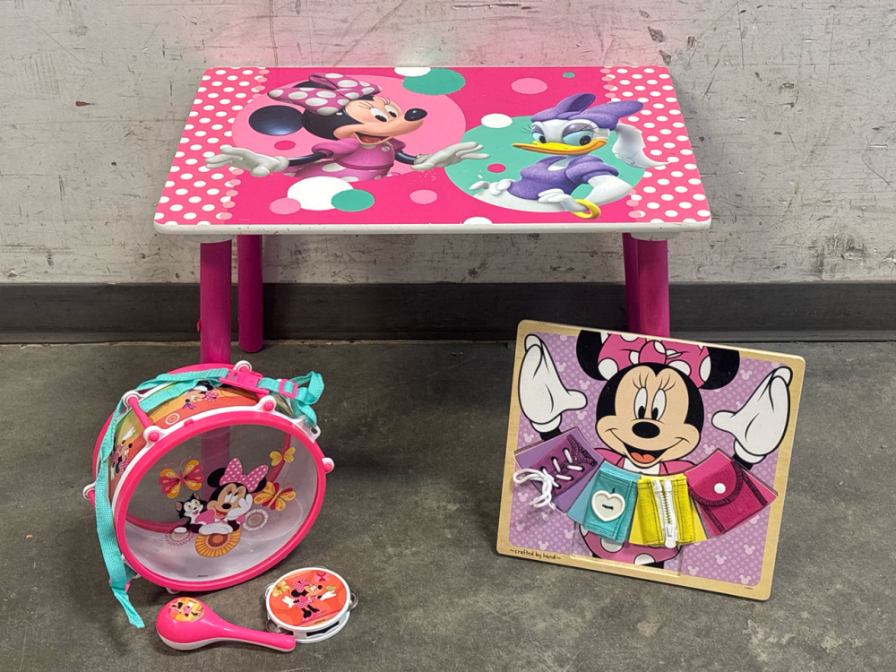 Minnie Mouse Table With Toys
