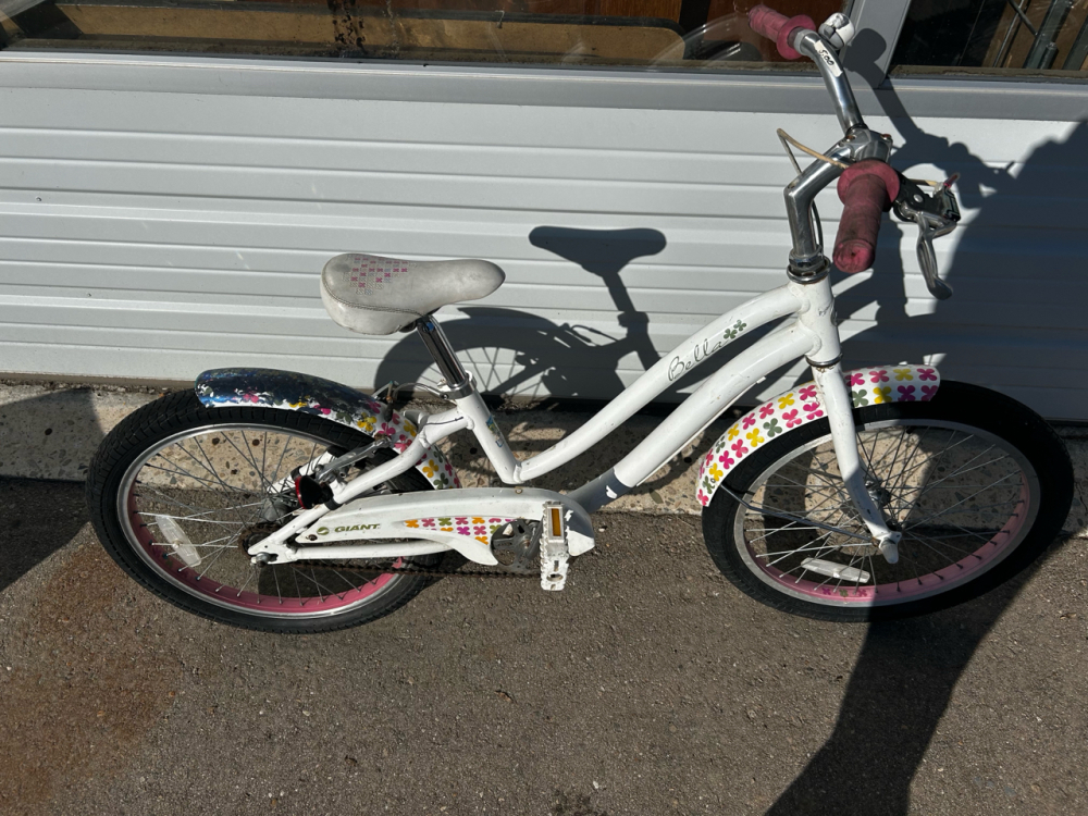 Giant Bella White Floral Childrens Bike