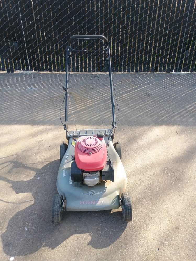 (1) Honda Quadra Cut System Push Mower