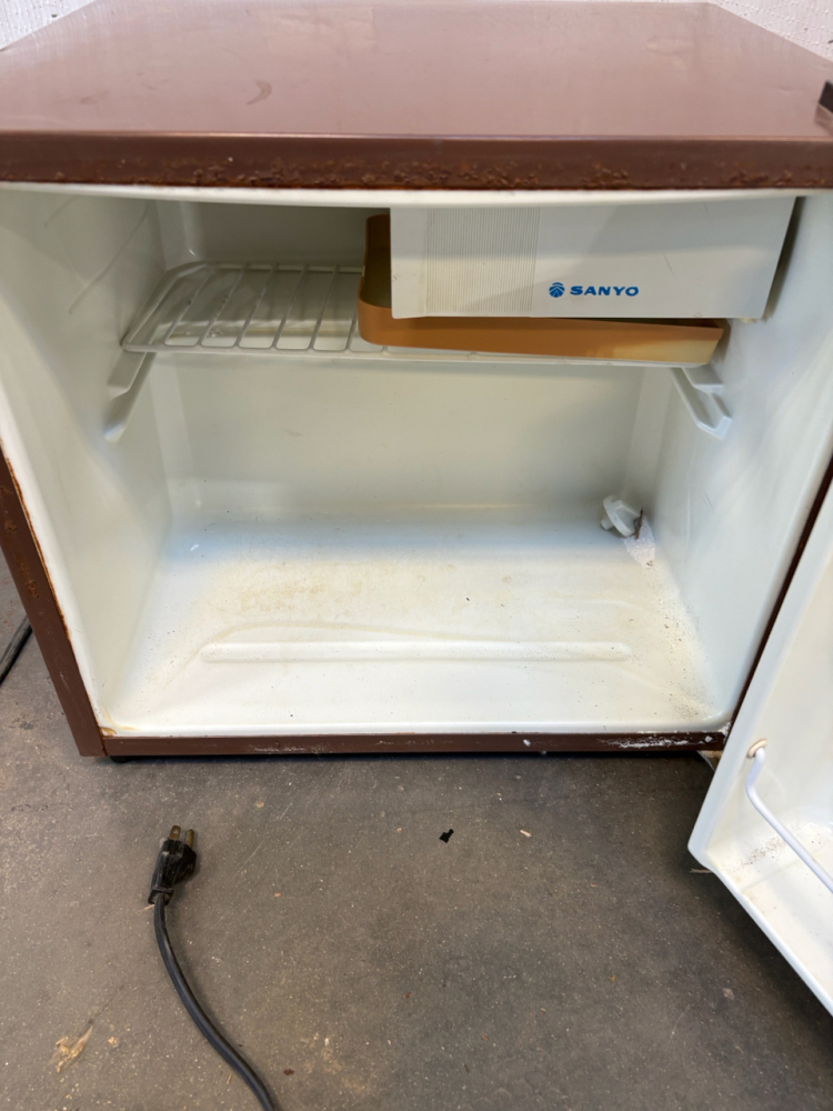 Sanyo Mini Fridge