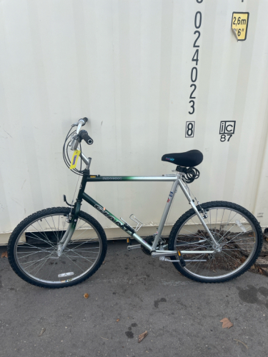 (1) 26” Giant Rincon Silver And Green Bike