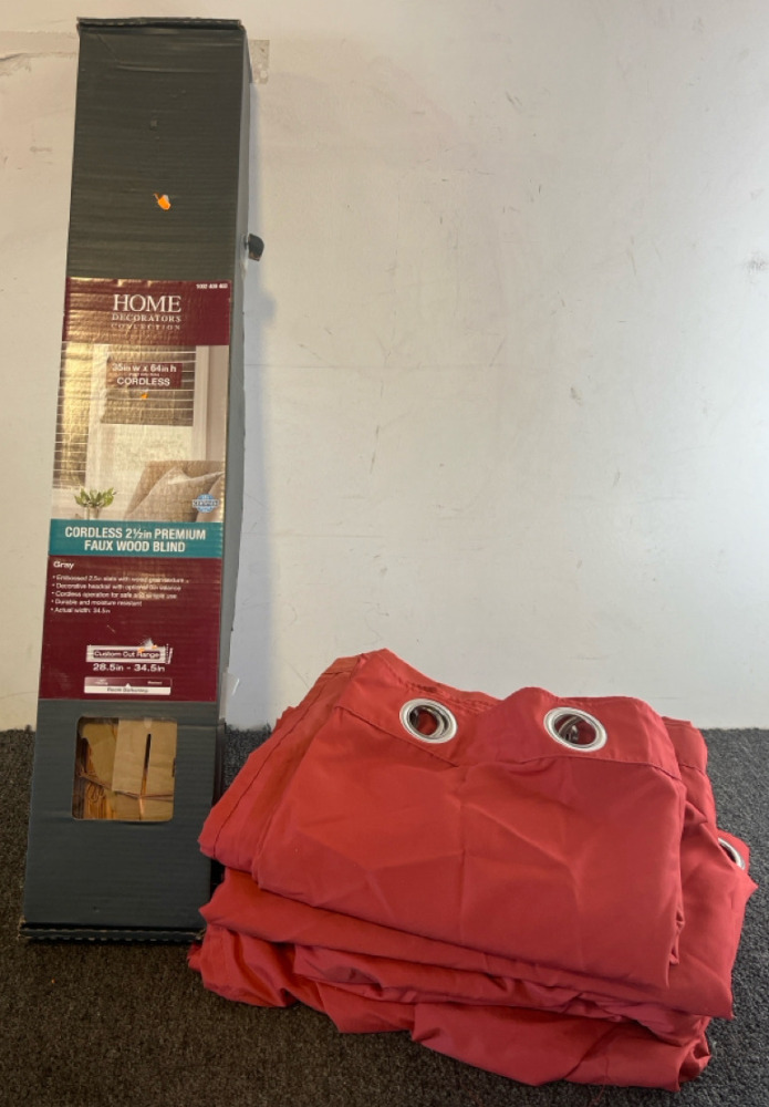 Gray Blinds, Red Curtain Set