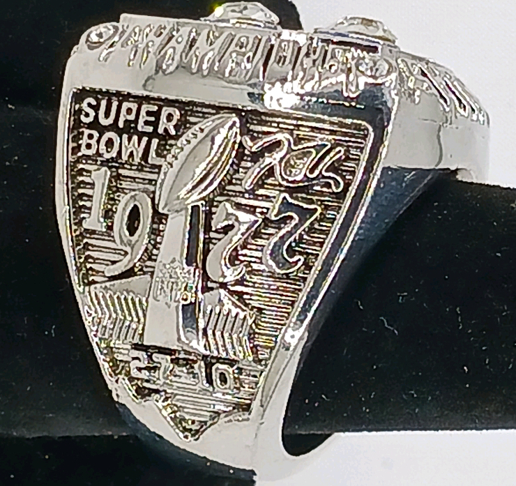 (1) Dallas Cowboys Super Bowl XII Ring Reproduction - Staubach - Size 10–11