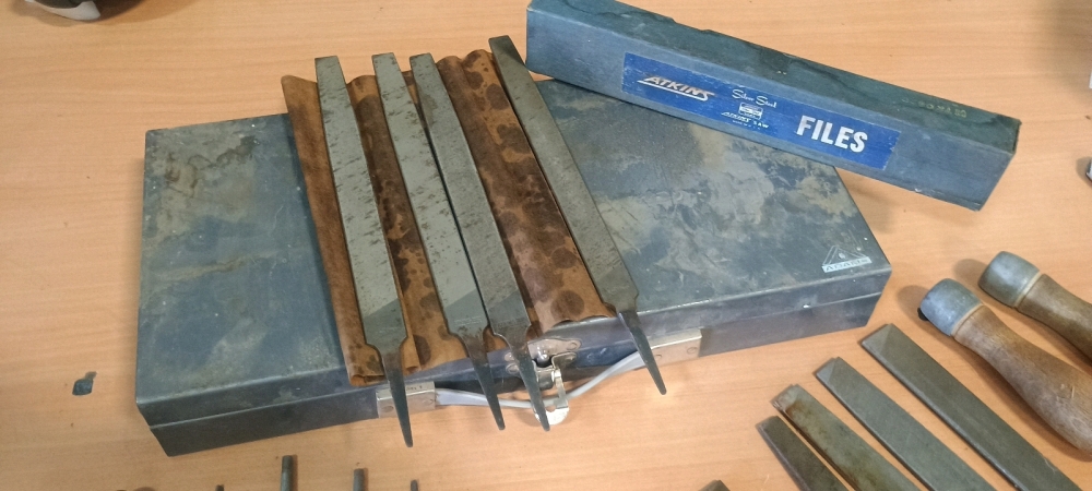 (1) Metal Case w/ Assorted Files & Rasps - 27 Pieces