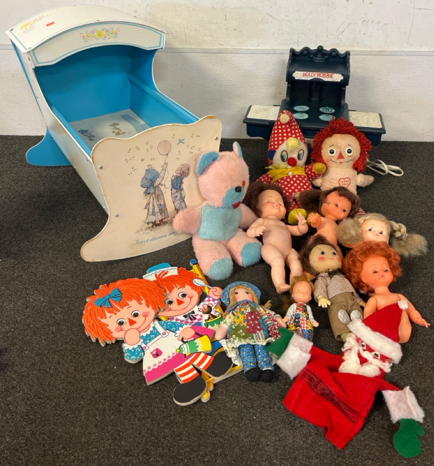 Vintage Doll Toys & Accessories Including Crib, Holly Hobbie Oven ...