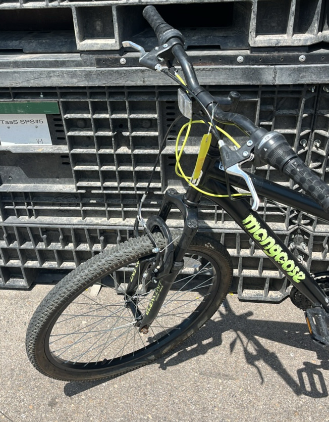 (1) Mongoose Mountain Bike 24” (Black & Green)