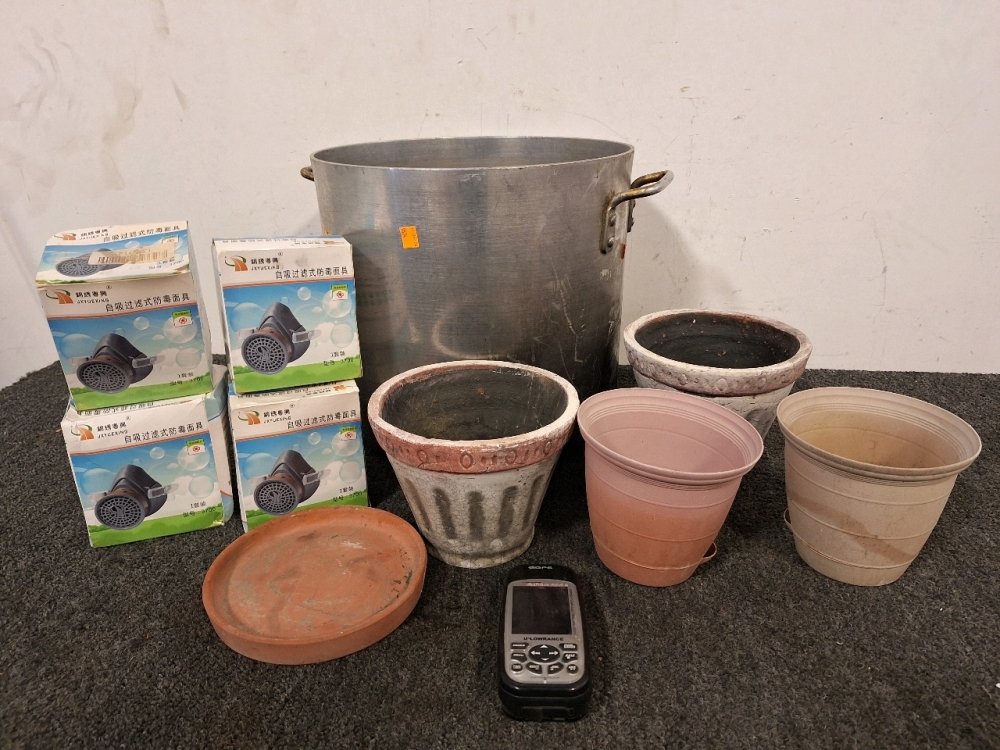 (4) Face Masks, Flower Pots & Large Cooking Pot
