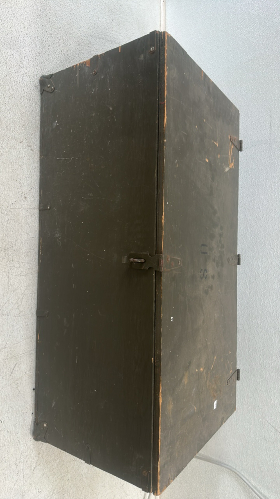 (1) U.S. Military Foot Locker Trunk Vietnam Era