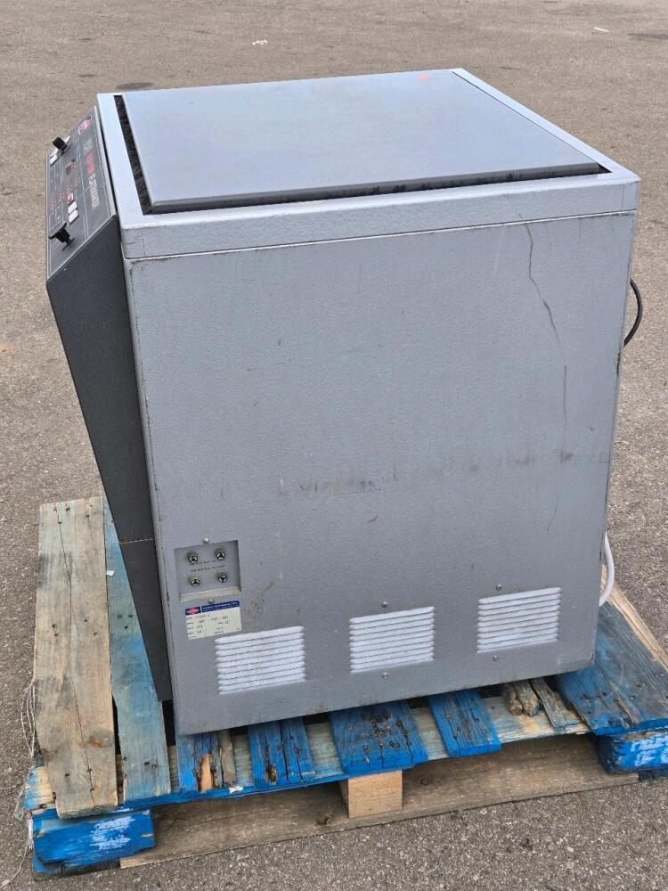 NuArc FT26V Flip-Top Platemaker - 37½ H x 34 W x 34 D