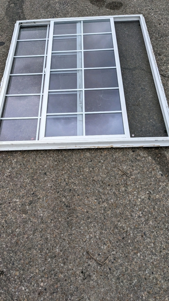 Single Hung Window w/Screen